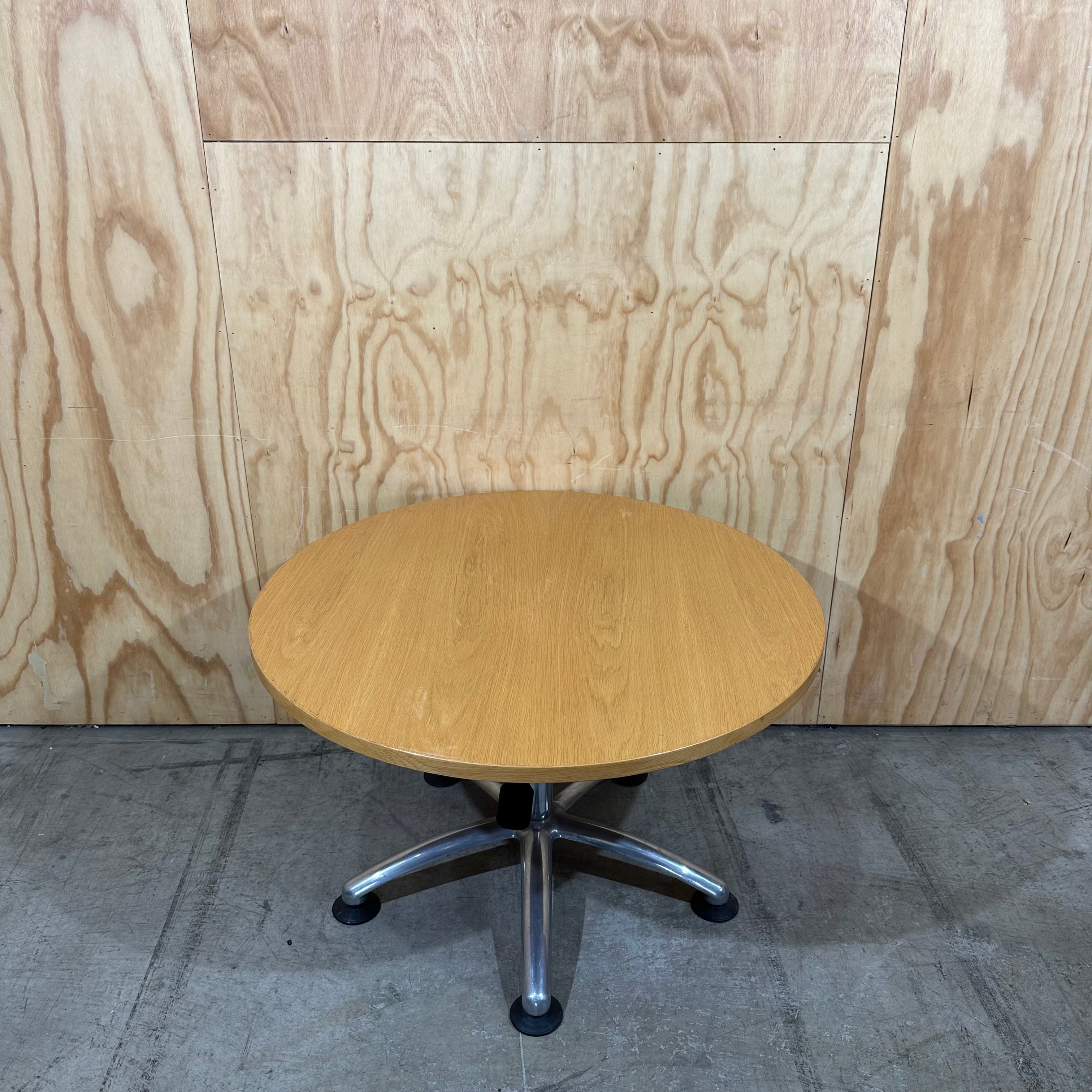 Adjustable Height Round Table – Green Collect