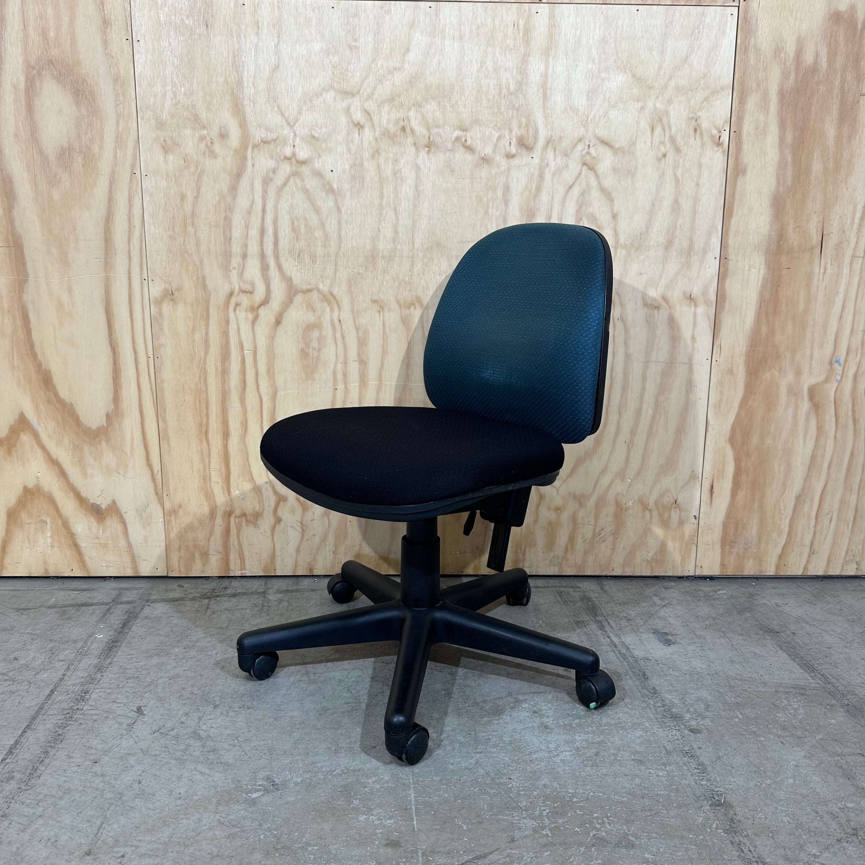 Stem Task Chair with Teal Back – Green Collect